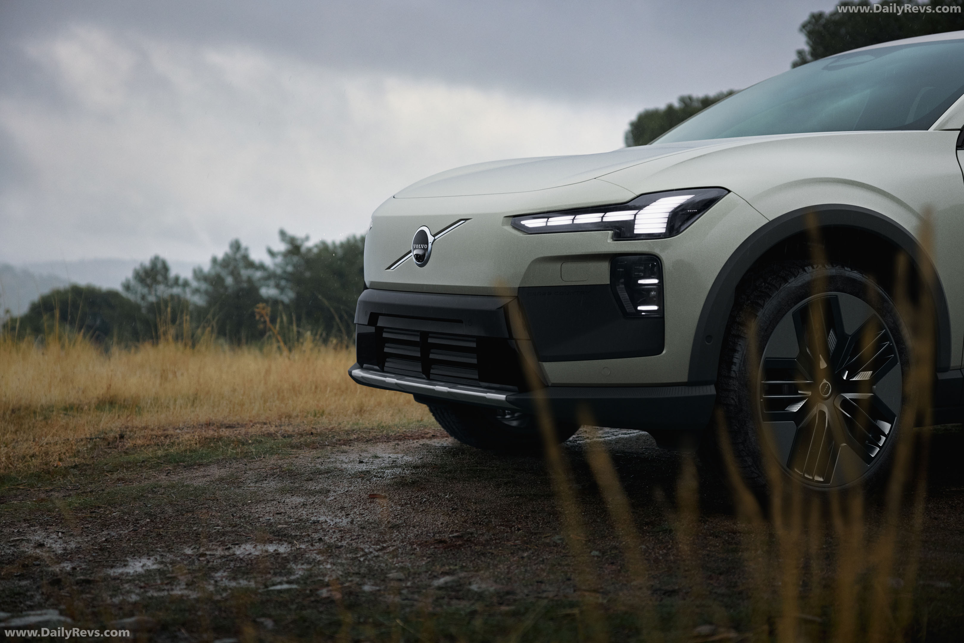 2027 Volvo EX60 Cross Country Expands the Electric Core - DailyRevs