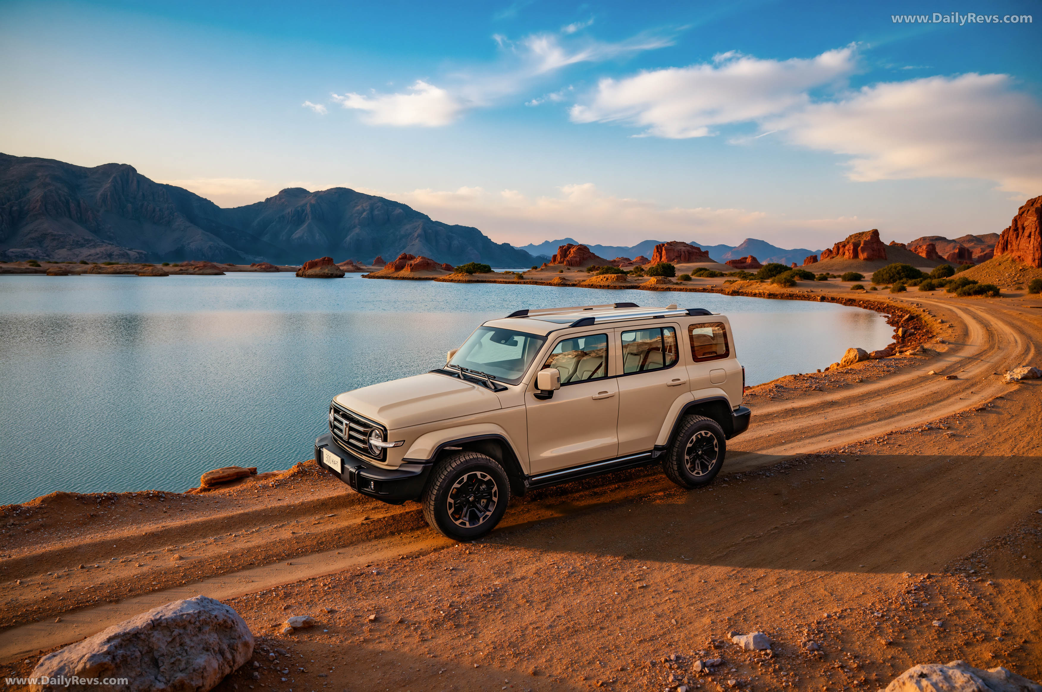 2026 WEY Tank 300 Hi4-T PHEV First Look - DailyRevs