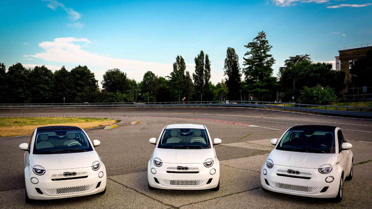ICE Powered Fiat 500 In Back as a Hybrid With A Manual Gearbox ...